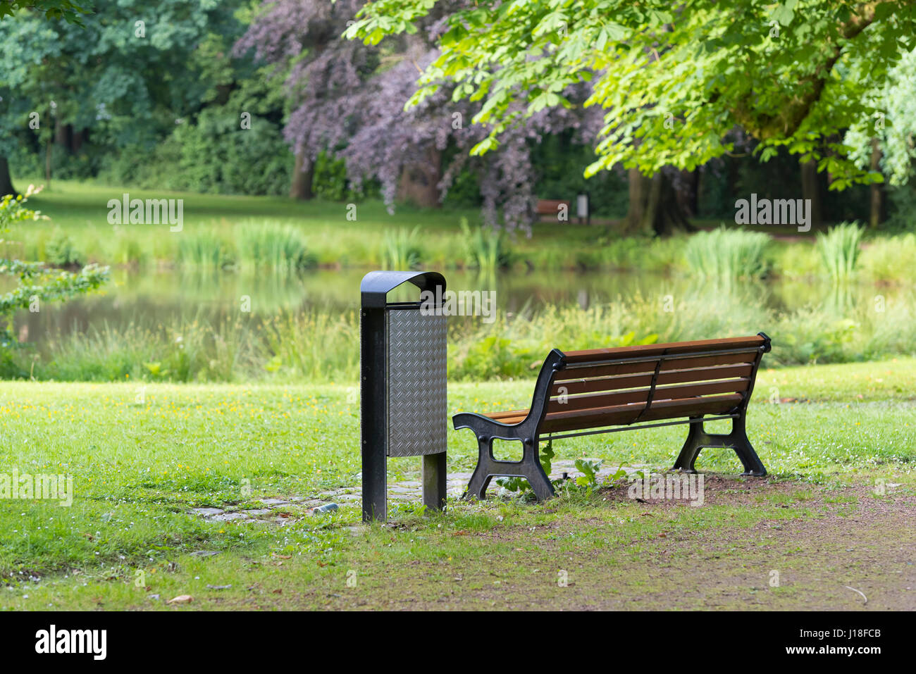 Garbage bin bench in park hi-res stock photography and images - Alamy