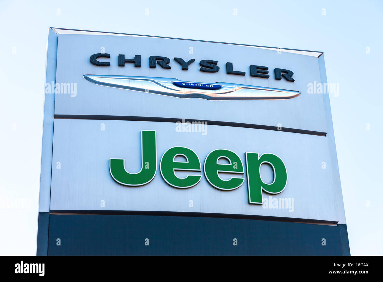 Classic chrysler emblem hi-res stock photography and images - Alamy