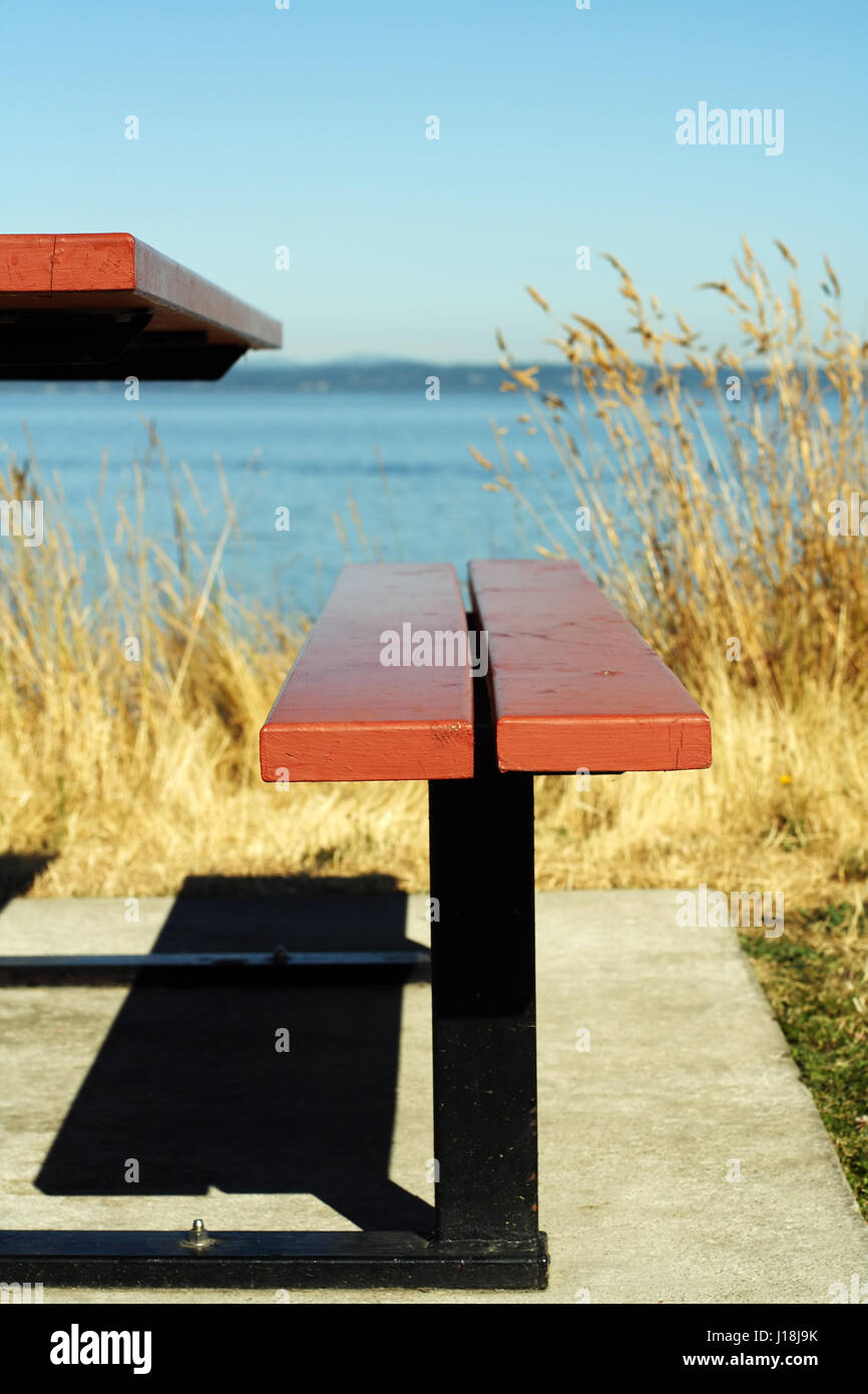 Bench near beach hi-res stock photography and images - Alamy