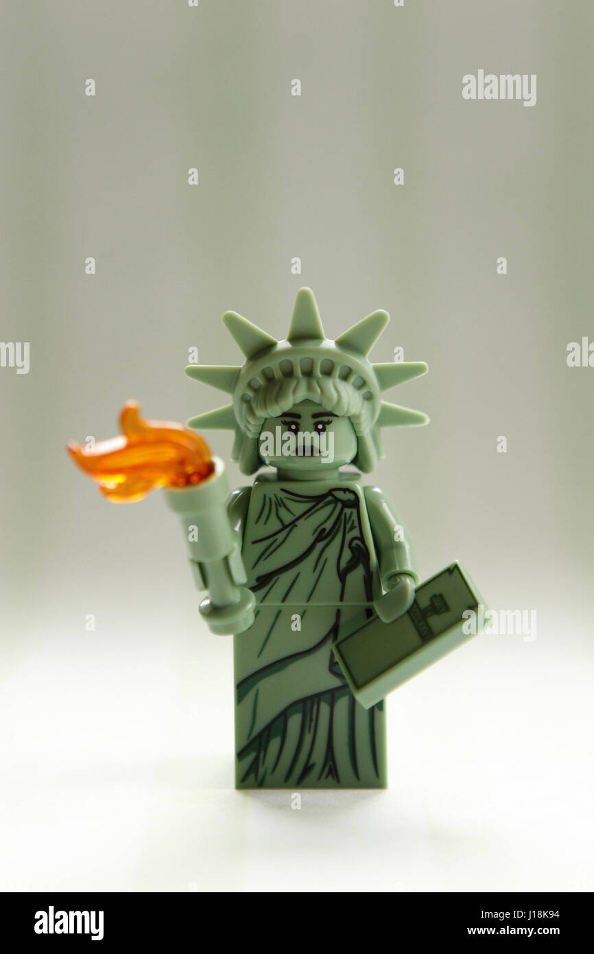 Lego statue hi-res stock photography and images - Alamy