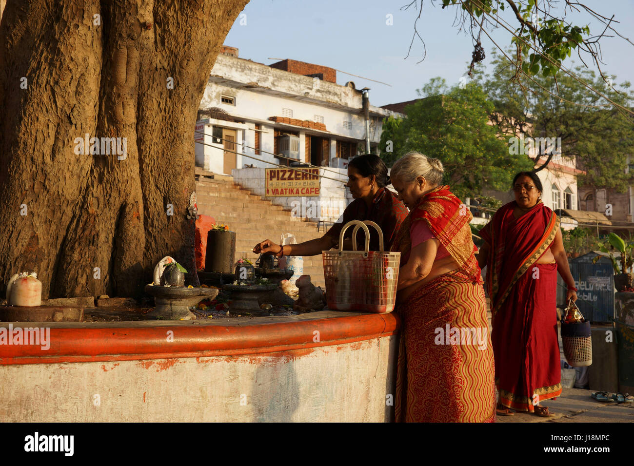 Women praying shivling , varanasi, uttar pradesh, india, asia Stock ...