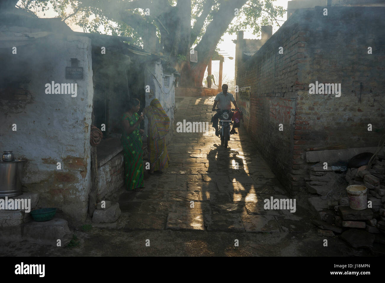 Narrow lanes, varanasi, uttar pradesh, india, asia Stock Photo - Alamy