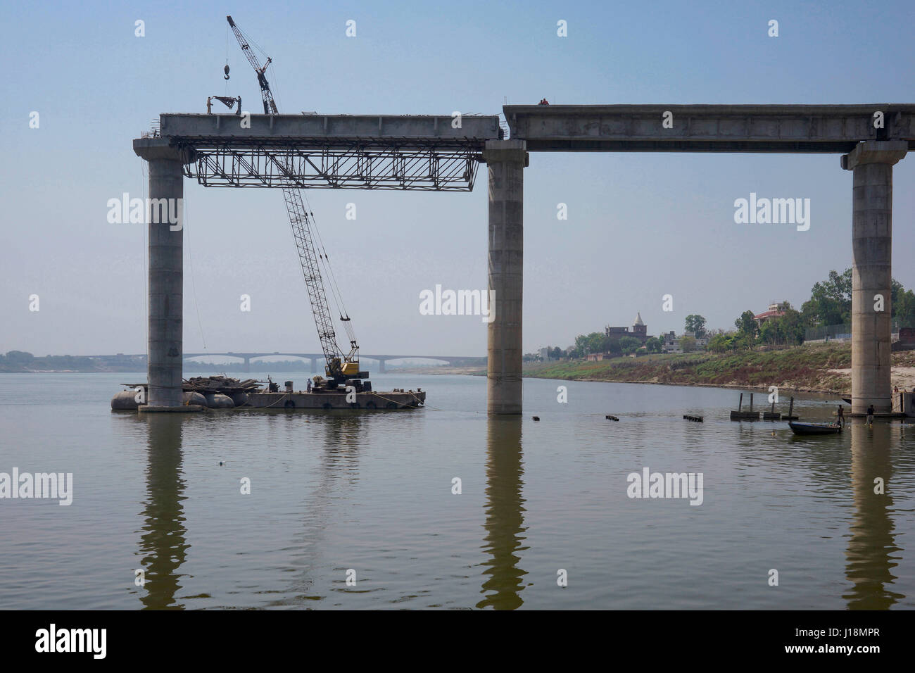 Bridge construction, river ganga, varanasi, uttar pradesh, india, asia ...