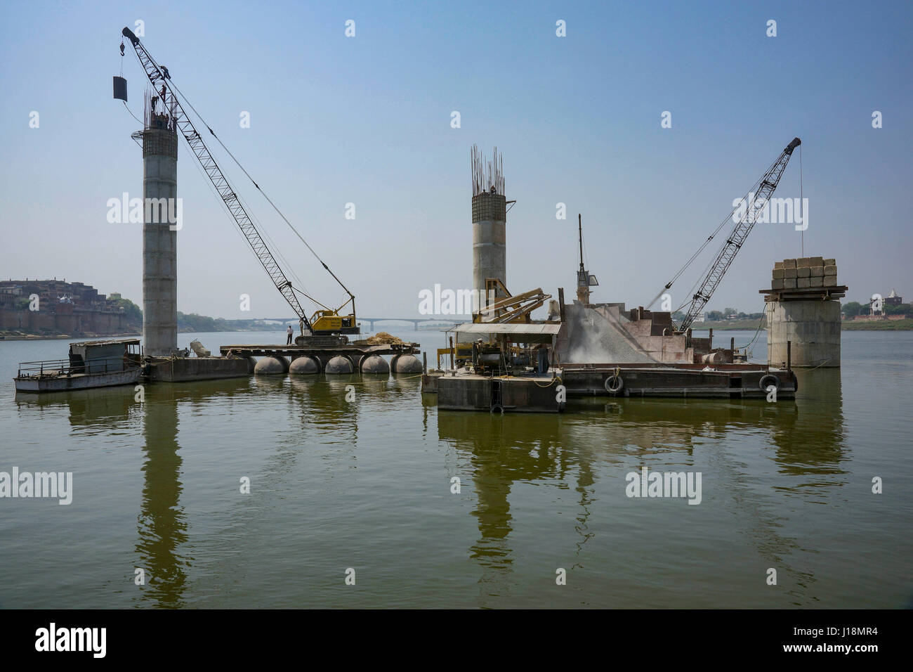 India floating bridges hi-res stock photography and images - Alamy