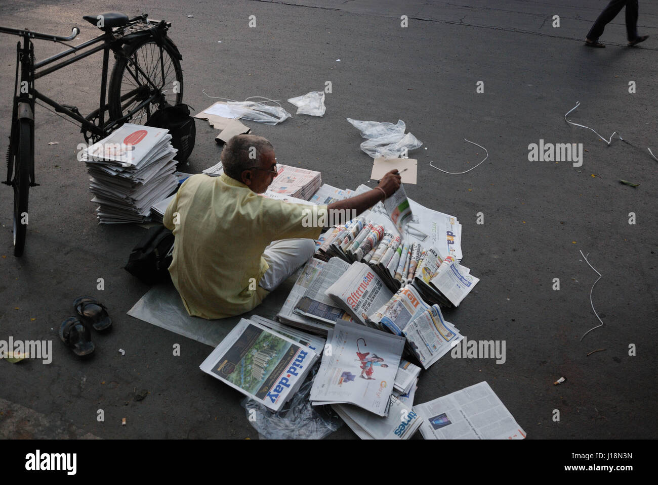 Newspaper vendor sitting on road, mumbai, maharashtra, india, asia ...