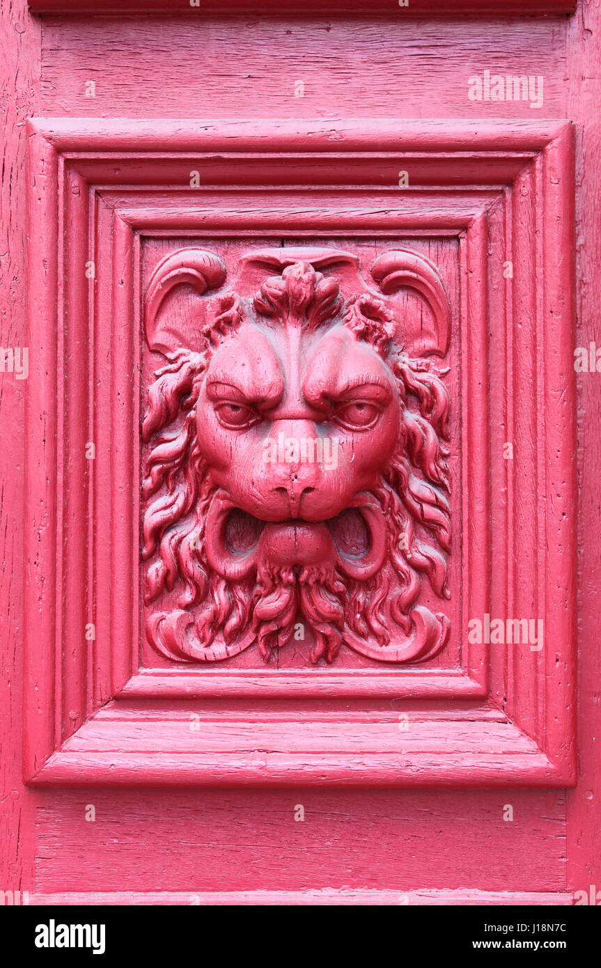Lion head engraved on a wooden door Stock Photo - Alamy
