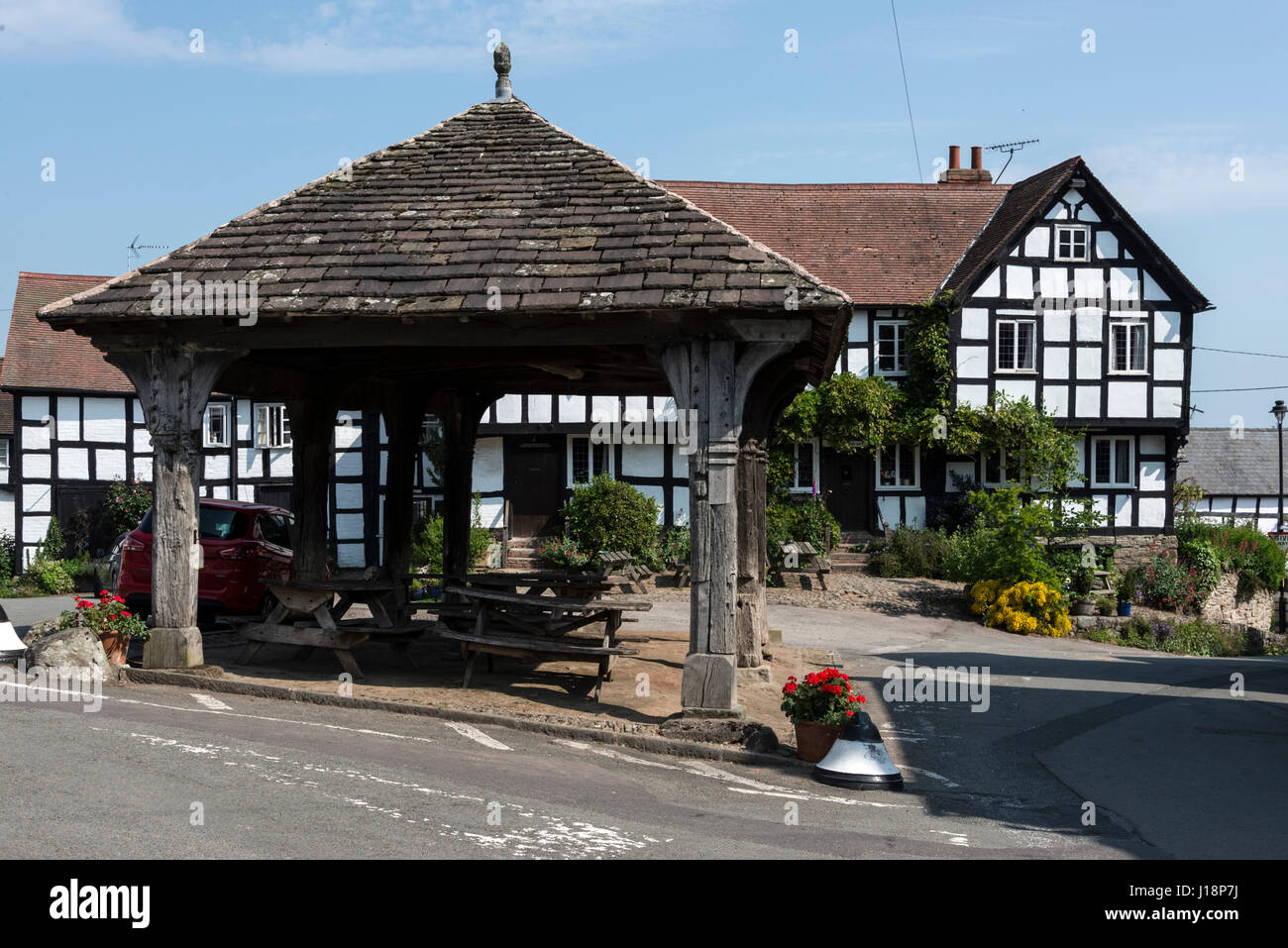 Pembridge road hi-res stock photography and images - Alamy