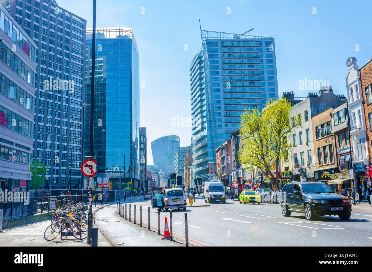 Tall modern buildings hi-res stock photography and images - Alamy