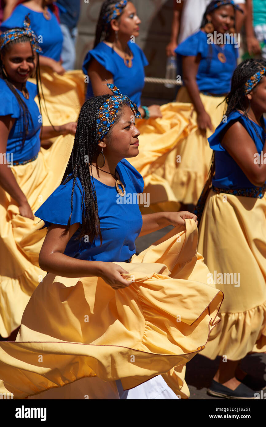 Group of dancers of Africa descent (Afrodescendiente) performing at the ...