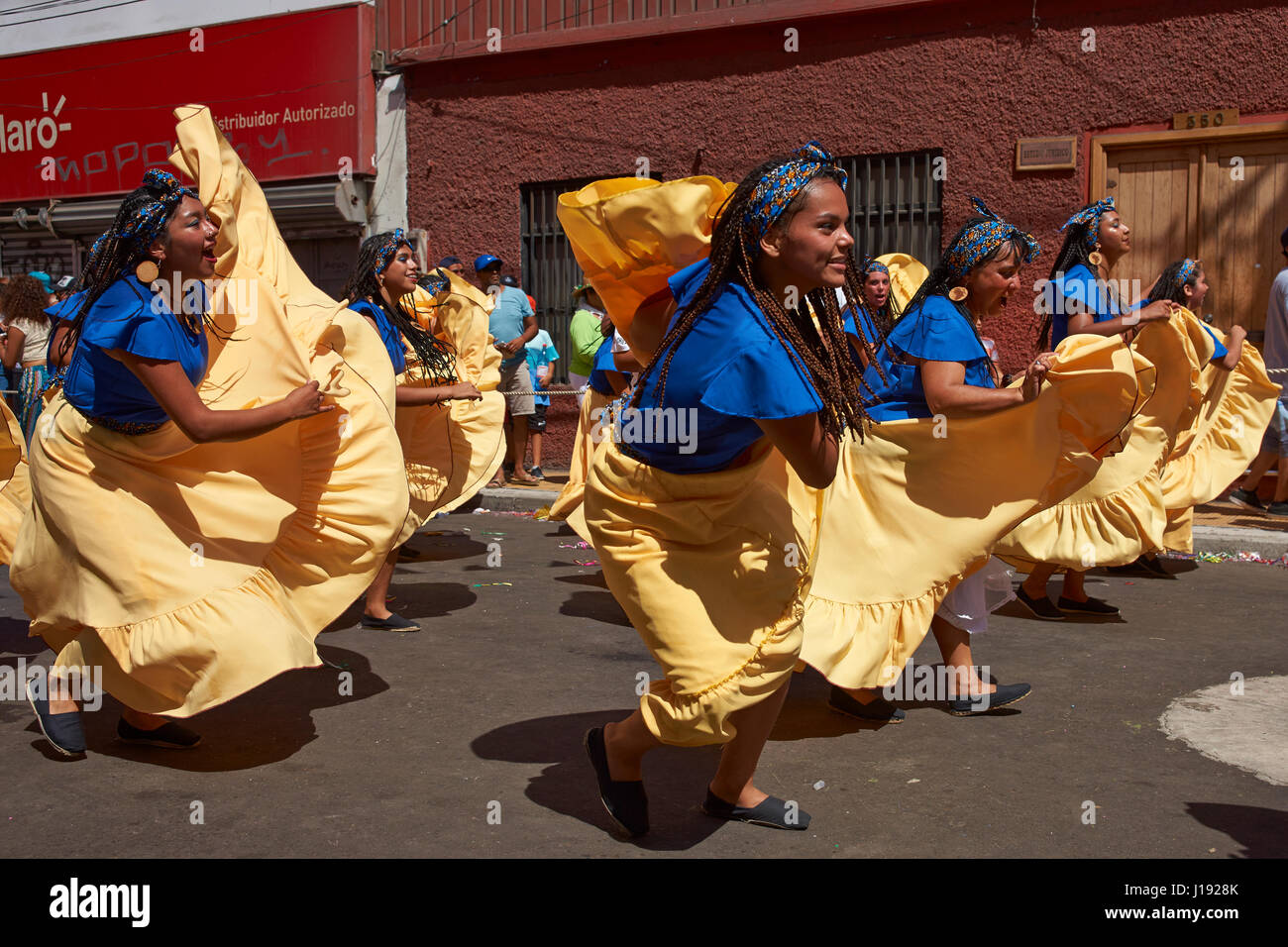 Group of dancers of Africa descent (Afrodescendiente) performing at the ...