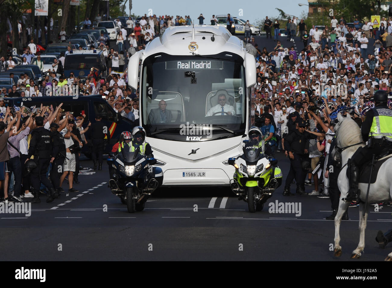 Thousands of fans lined the streets to welcome Real Madrid's players ...