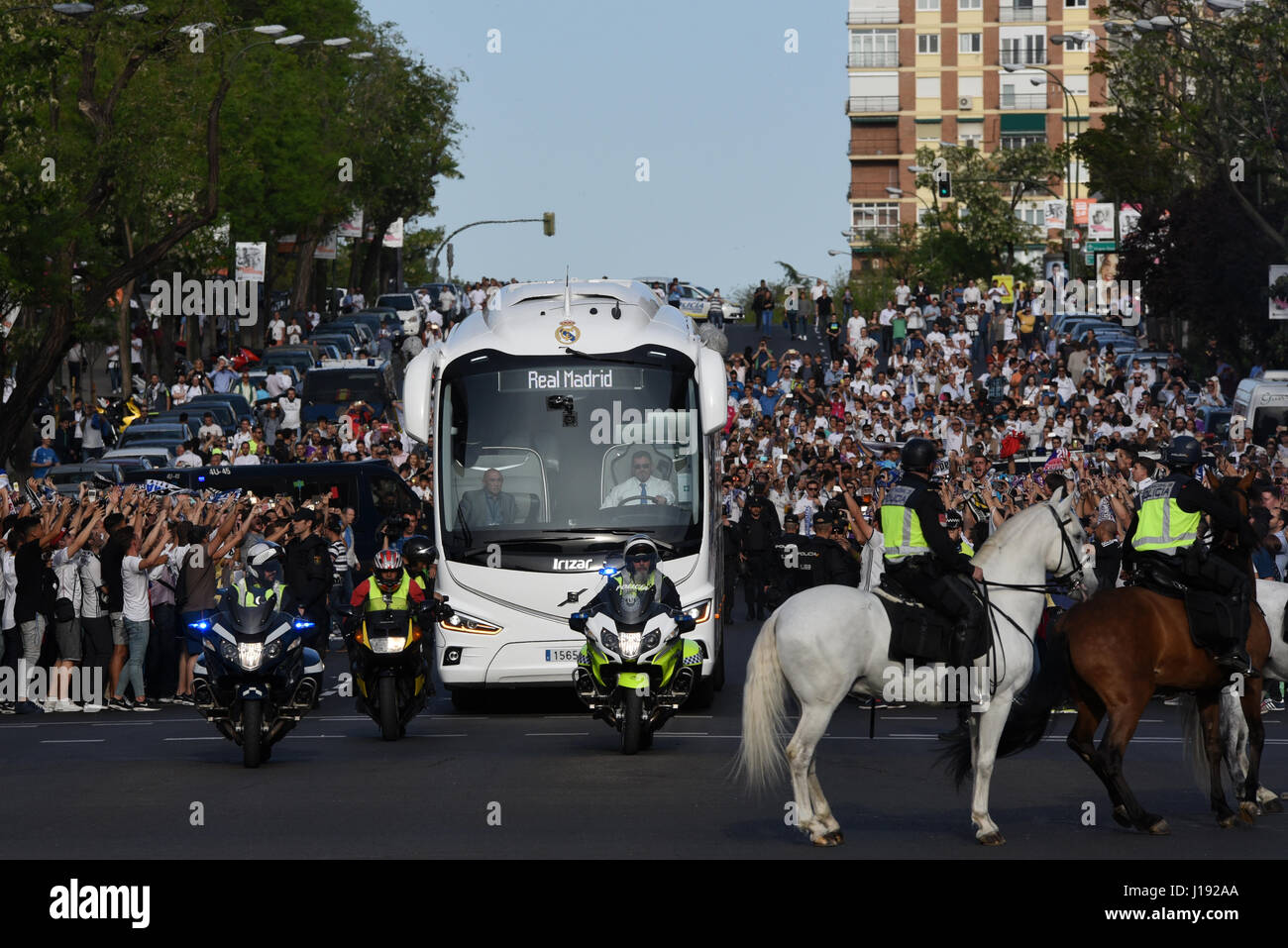Thousands of fans lined the streets to welcome Real Madrid's players ...