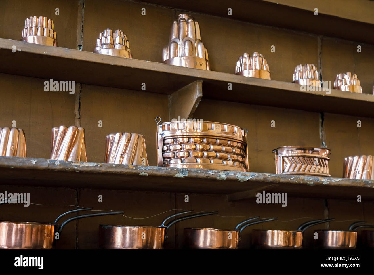 Antique copper pots hi-res stock photography and images - Alamy
