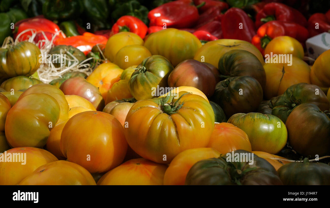 Tomato display at market Stock Photo - Alamy