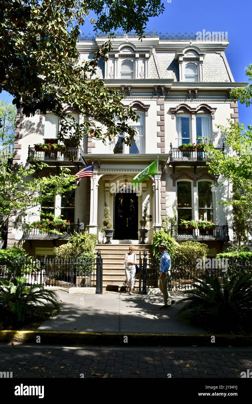 Historic colonial house in Savannah, Georgia Stock Photo - Alamy