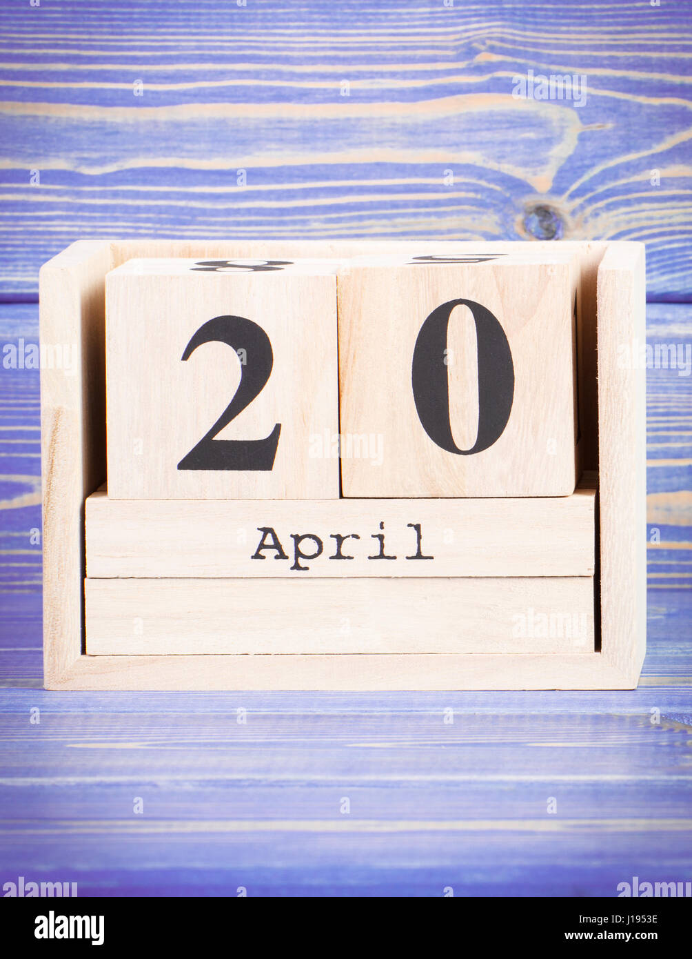 20 april wooden calendar hi-res stock photography and images - Alamy