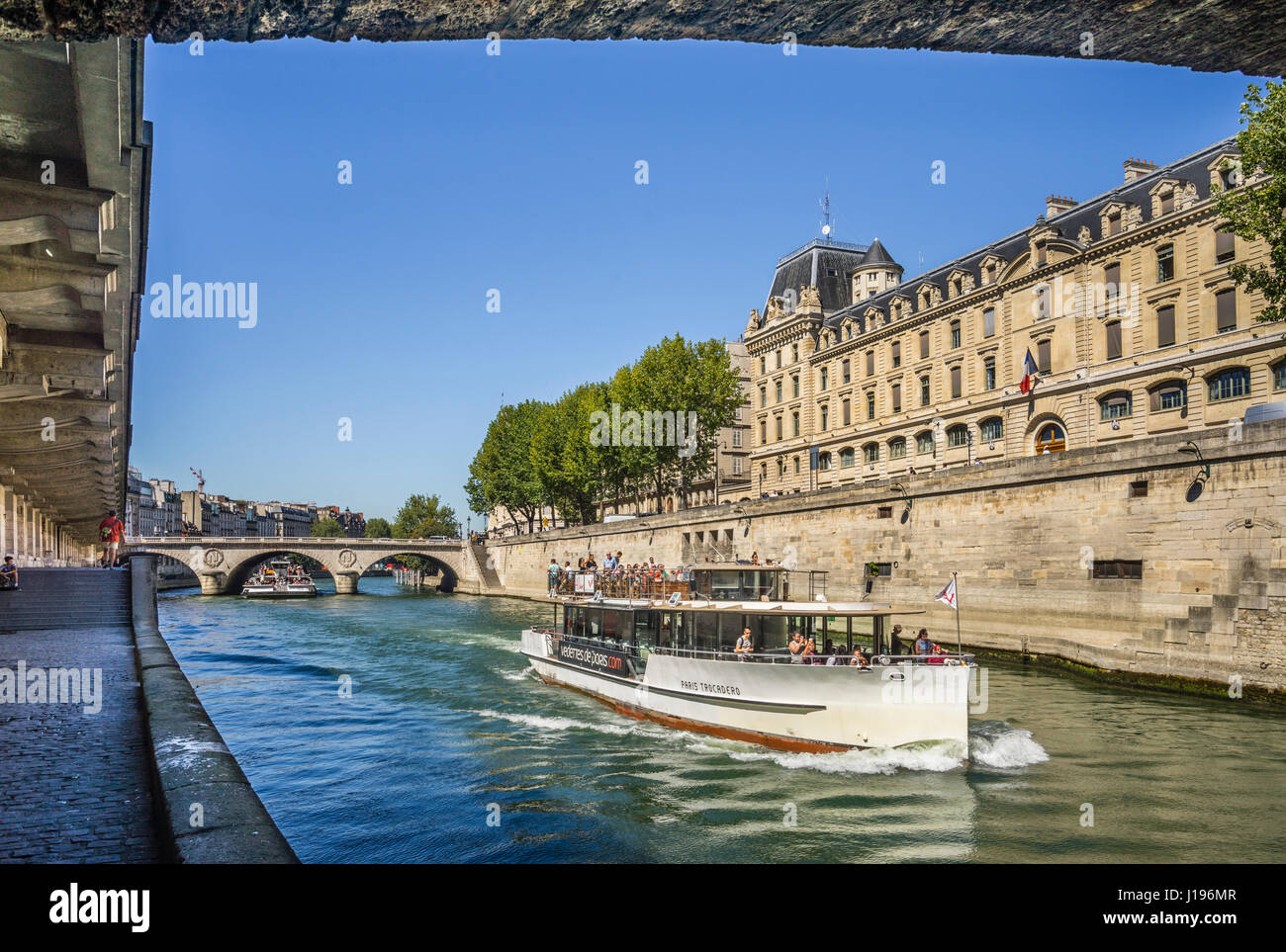 Paris france river cruise hi-res stock photography and images - Alamy