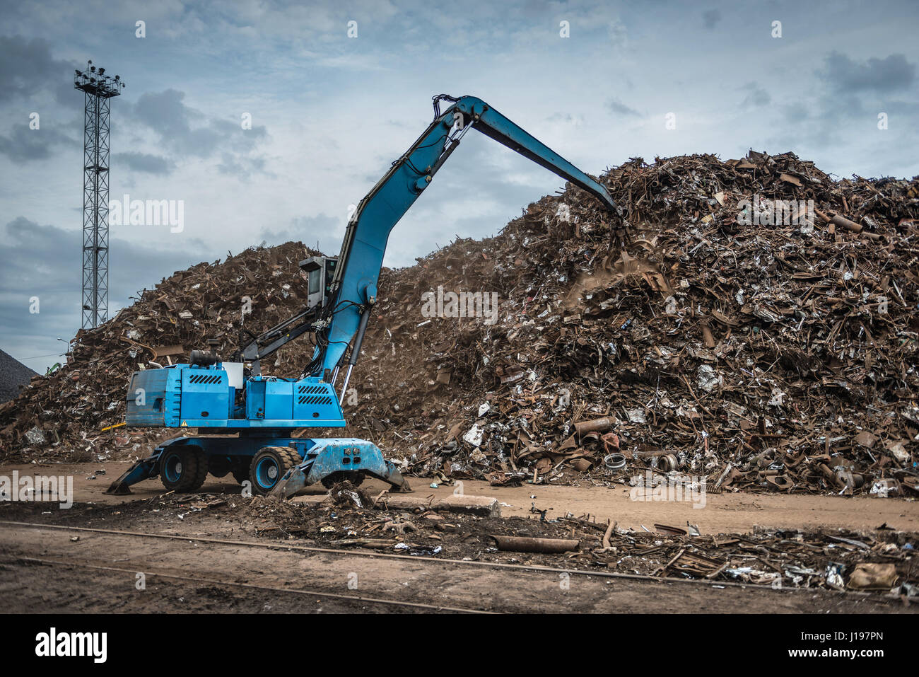 Unloading scrap metal hi-res stock photography and images - Alamy