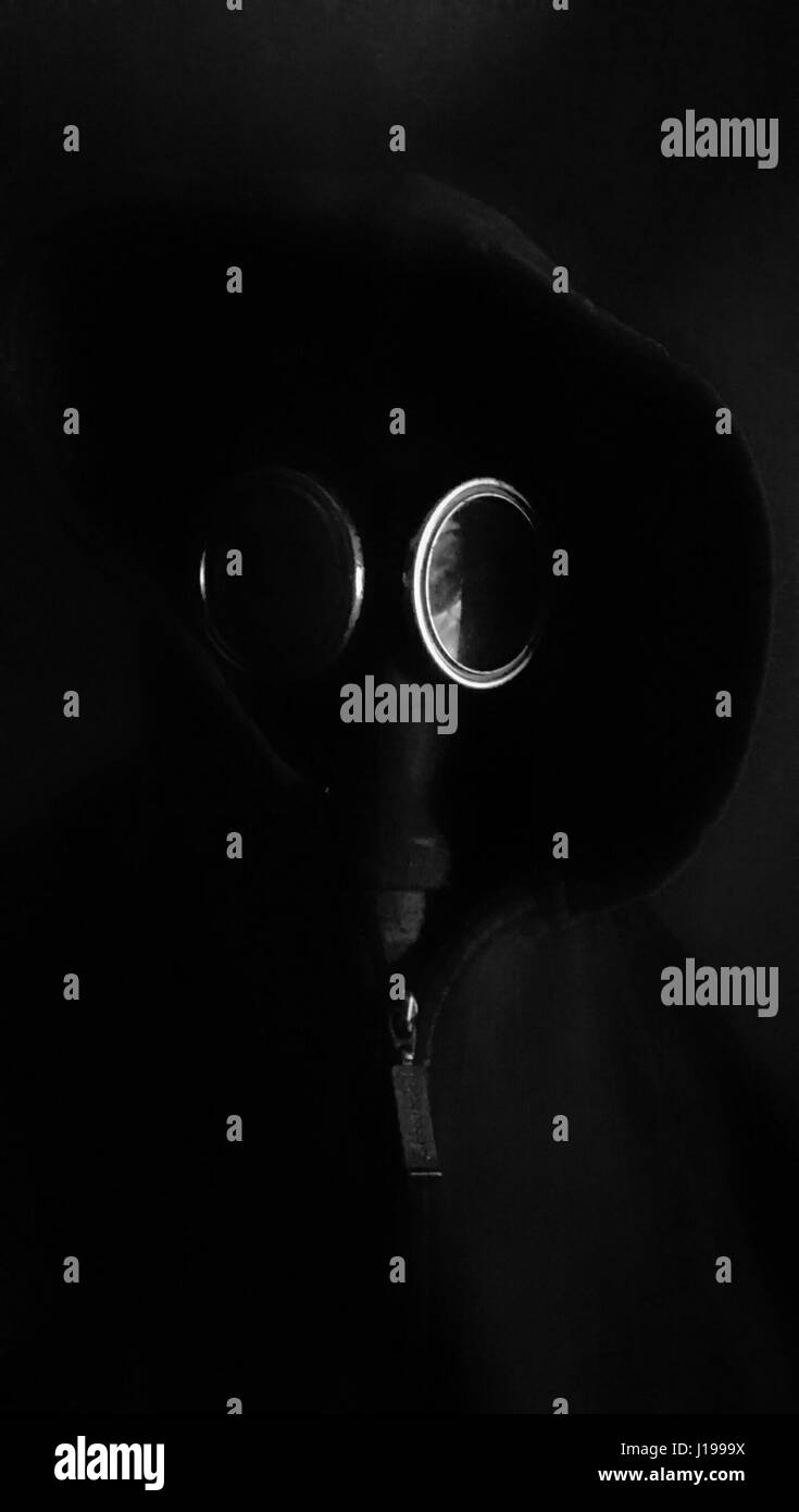 Creepy Gas Mask High Resolution Stock Photography and Images - Alamy