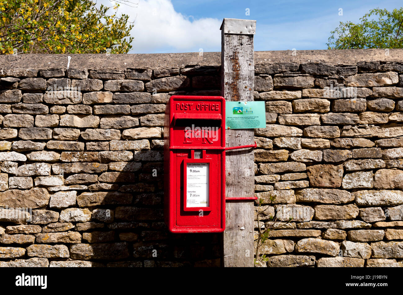 Letter box uk hi-res stock photography and images - Alamy