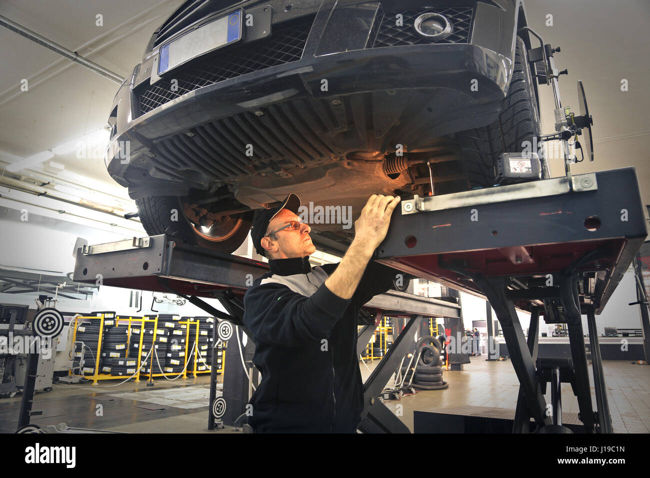 Mechanic working on car Stock Photo - Alamy