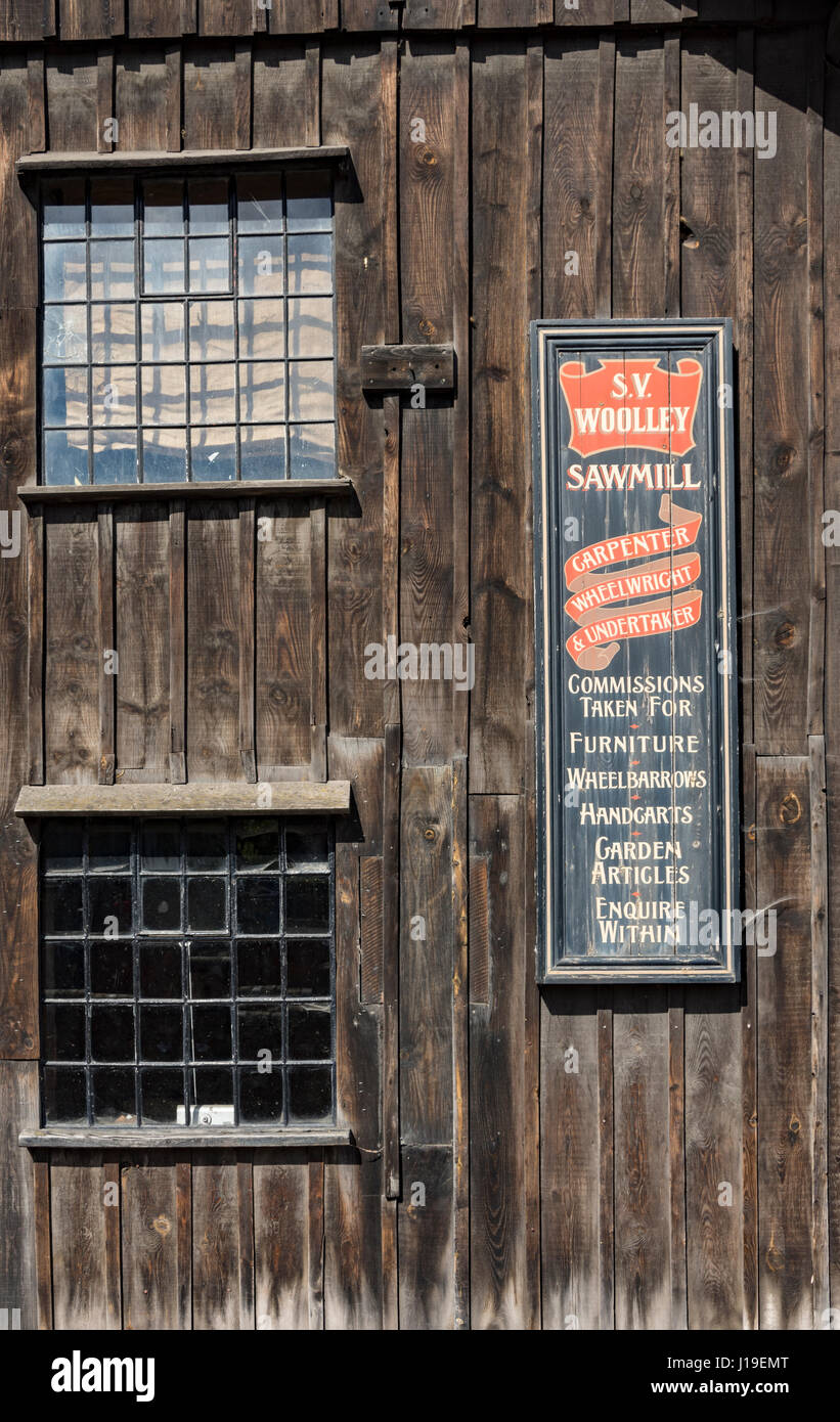 Mill hill sign hi-res stock photography and images - Alamy