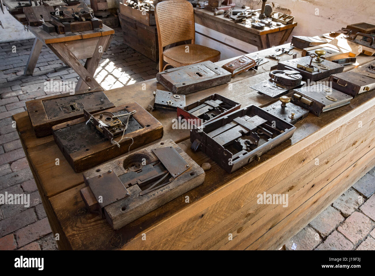Vintage workshop hi-res stock photography and images - Alamy