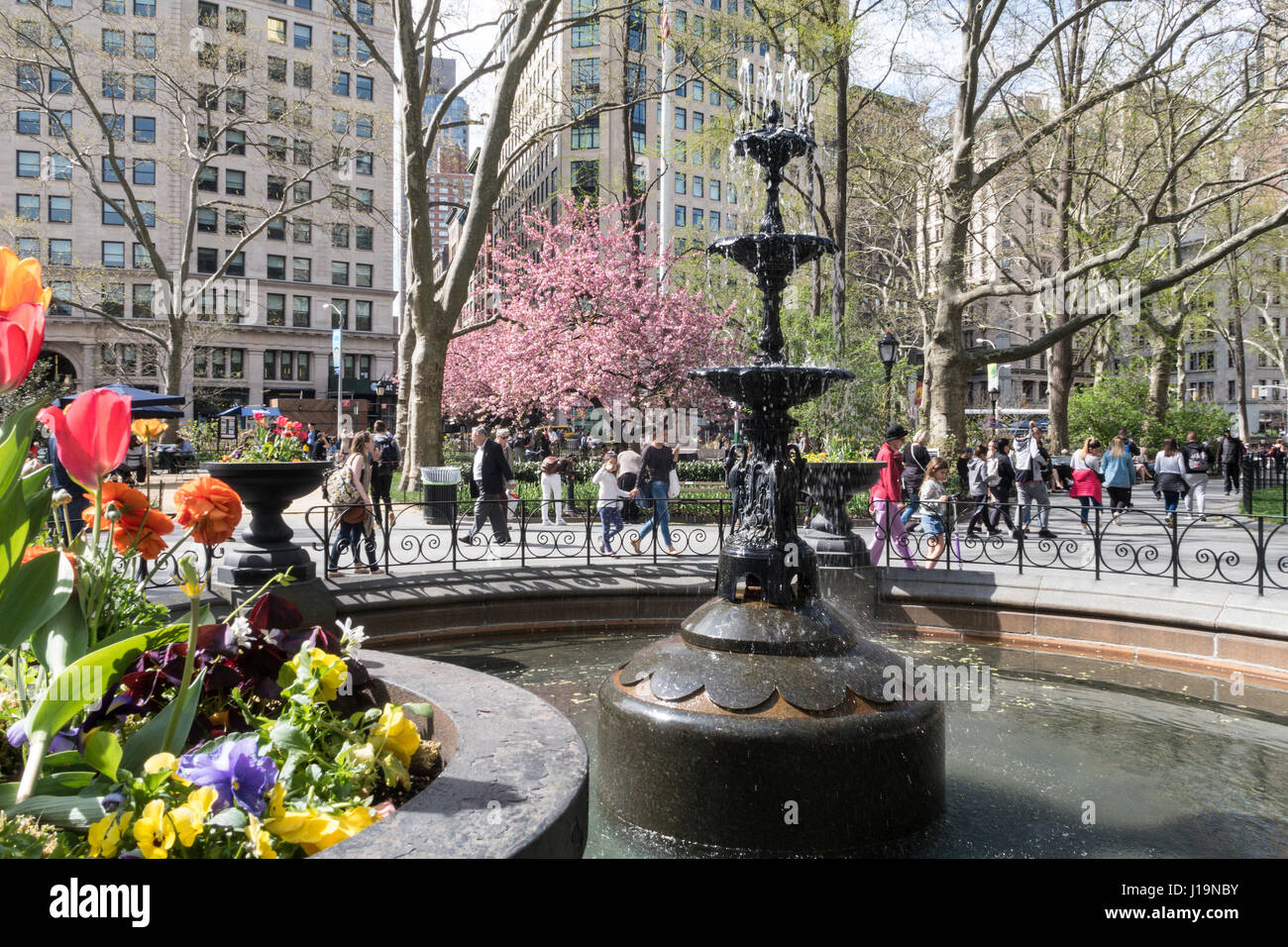Madison square park in springtime hi-res stock photography and images ...