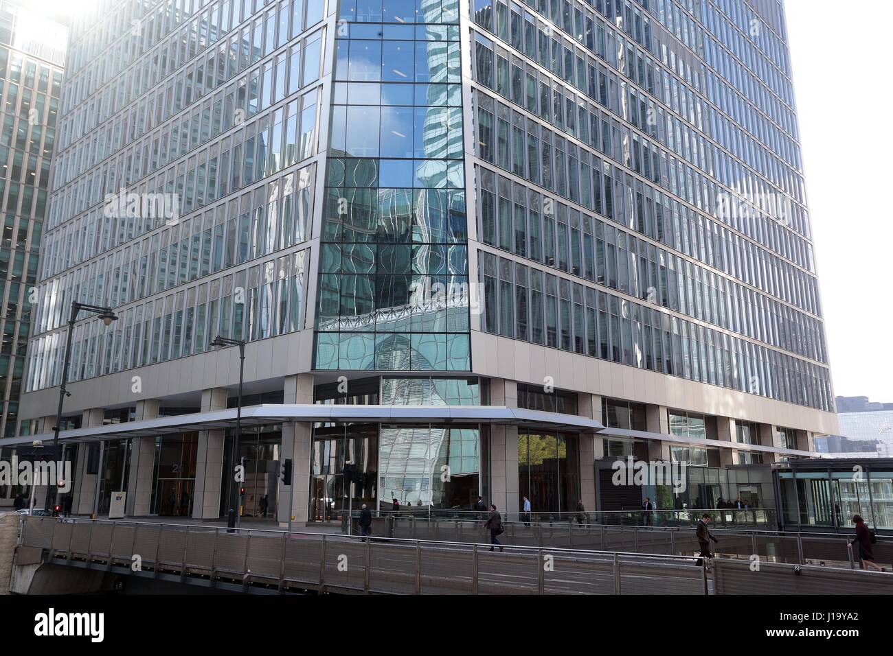 Financial institutions london hi-res stock photography and images - Alamy