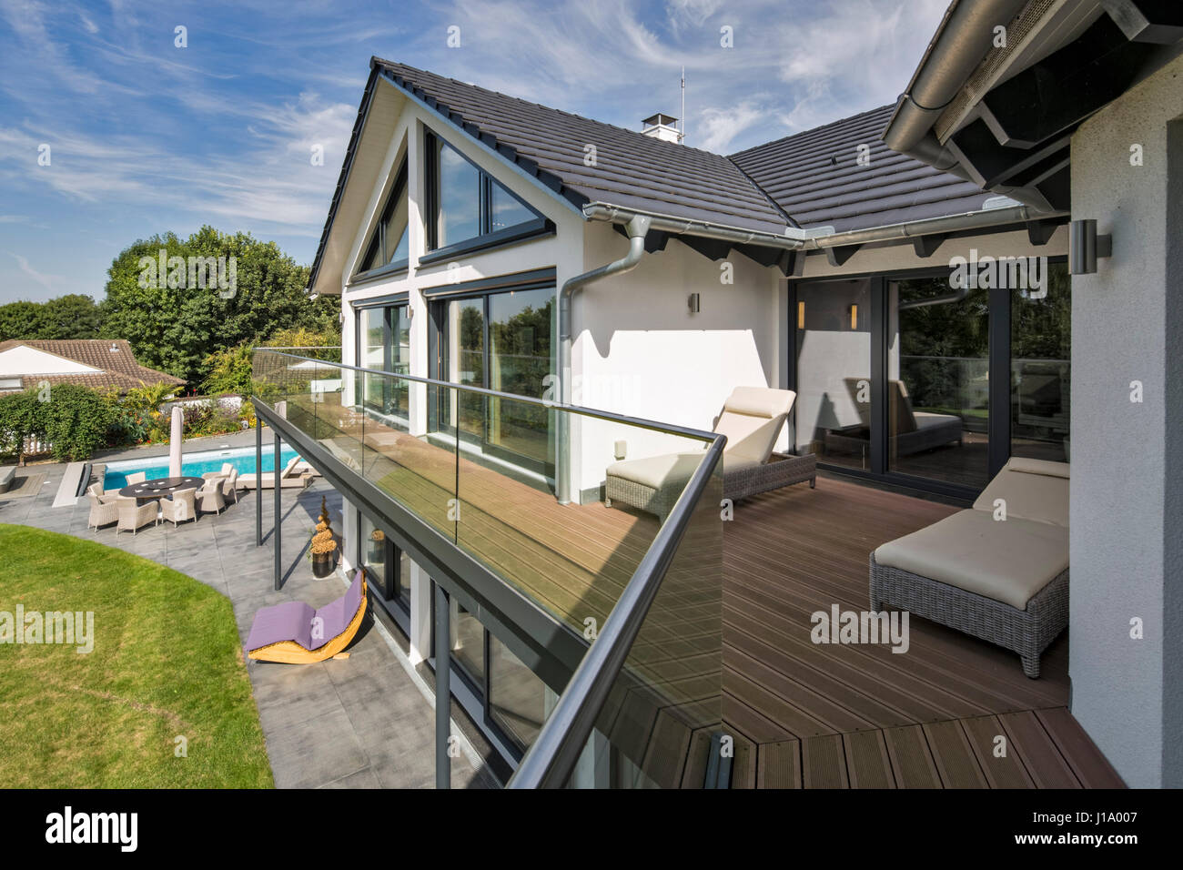 First floor terrace with view to garden. Weberhaus - Modular House, NA ...