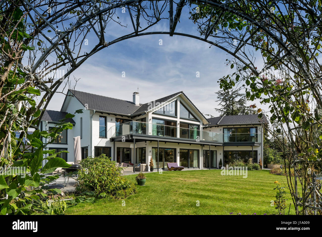 Modular home elevation hi-res stock photography and images - Alamy