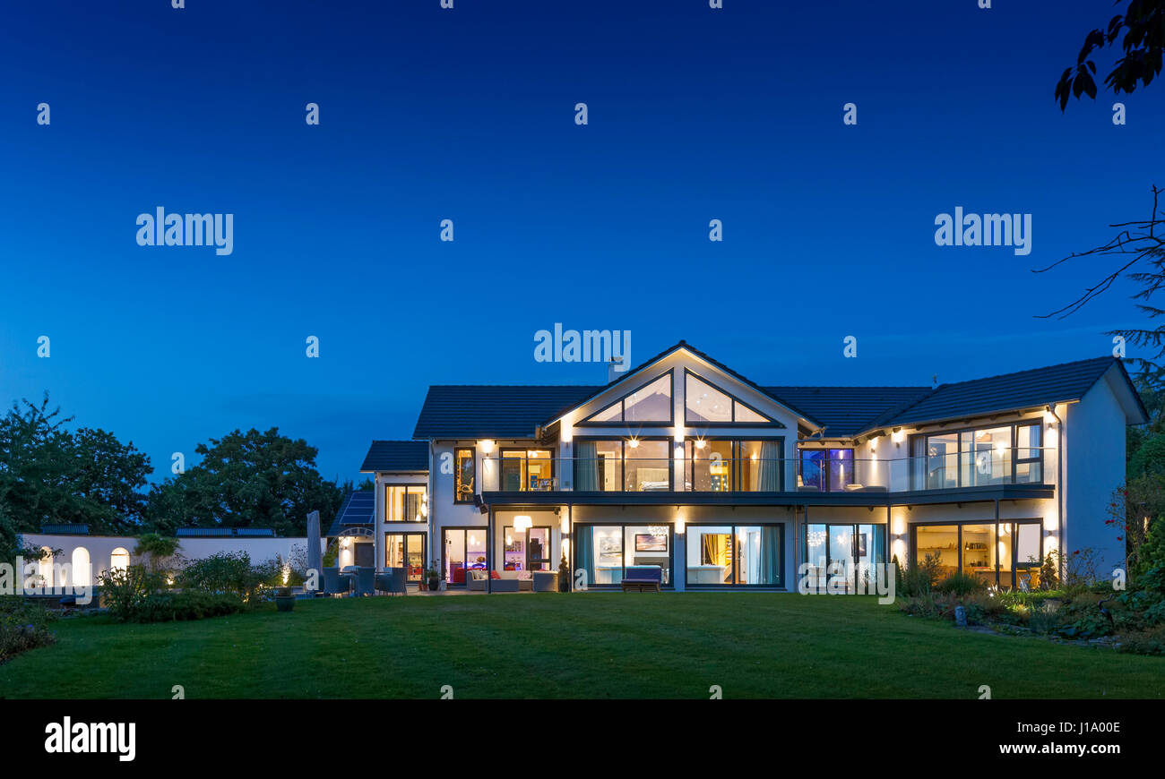 Modular home elevation hi-res stock photography and images - Alamy