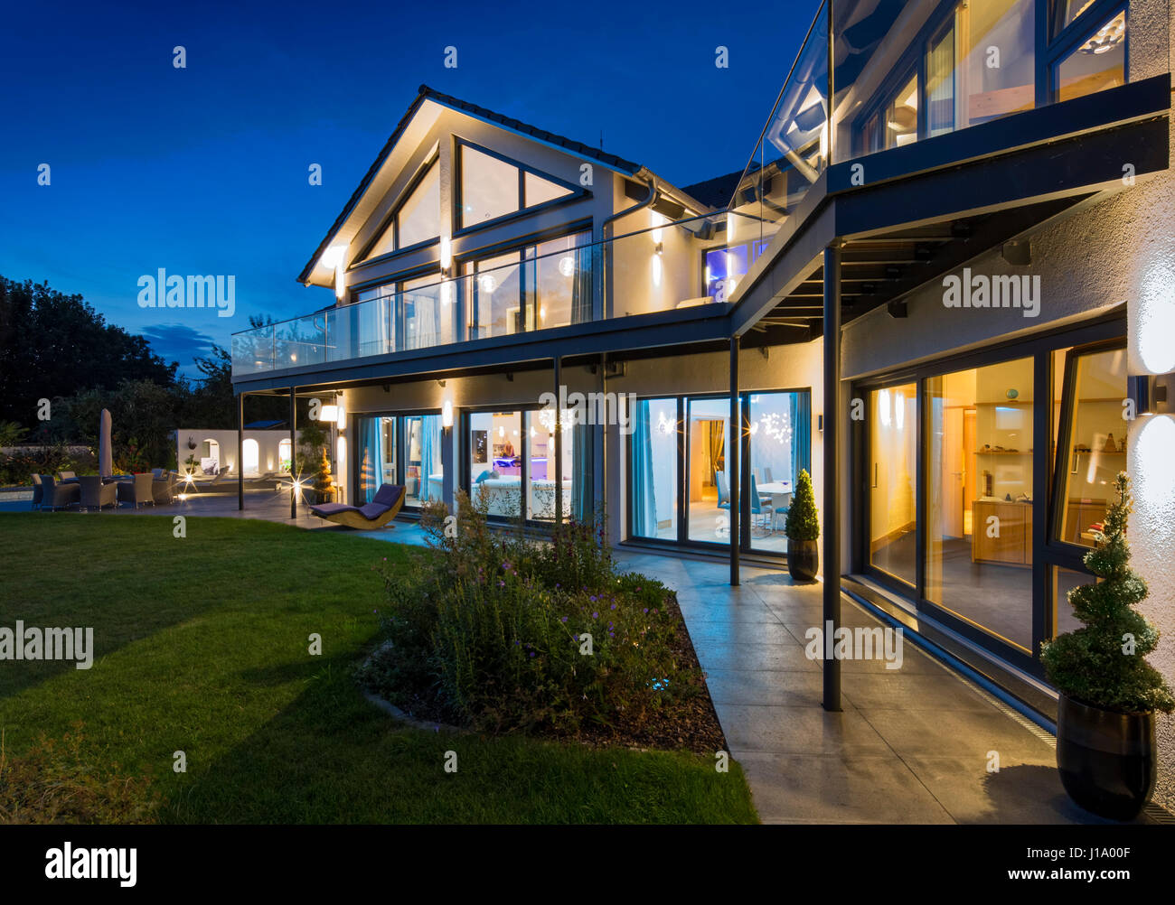 Modular home elevation hi-res stock photography and images - Alamy