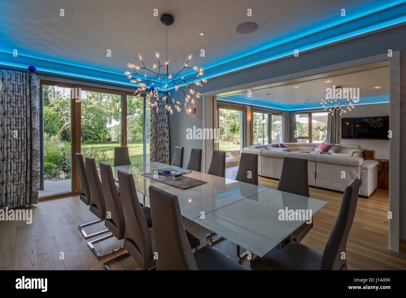Open plan lounge dining room hi-res stock photography and images - Alamy