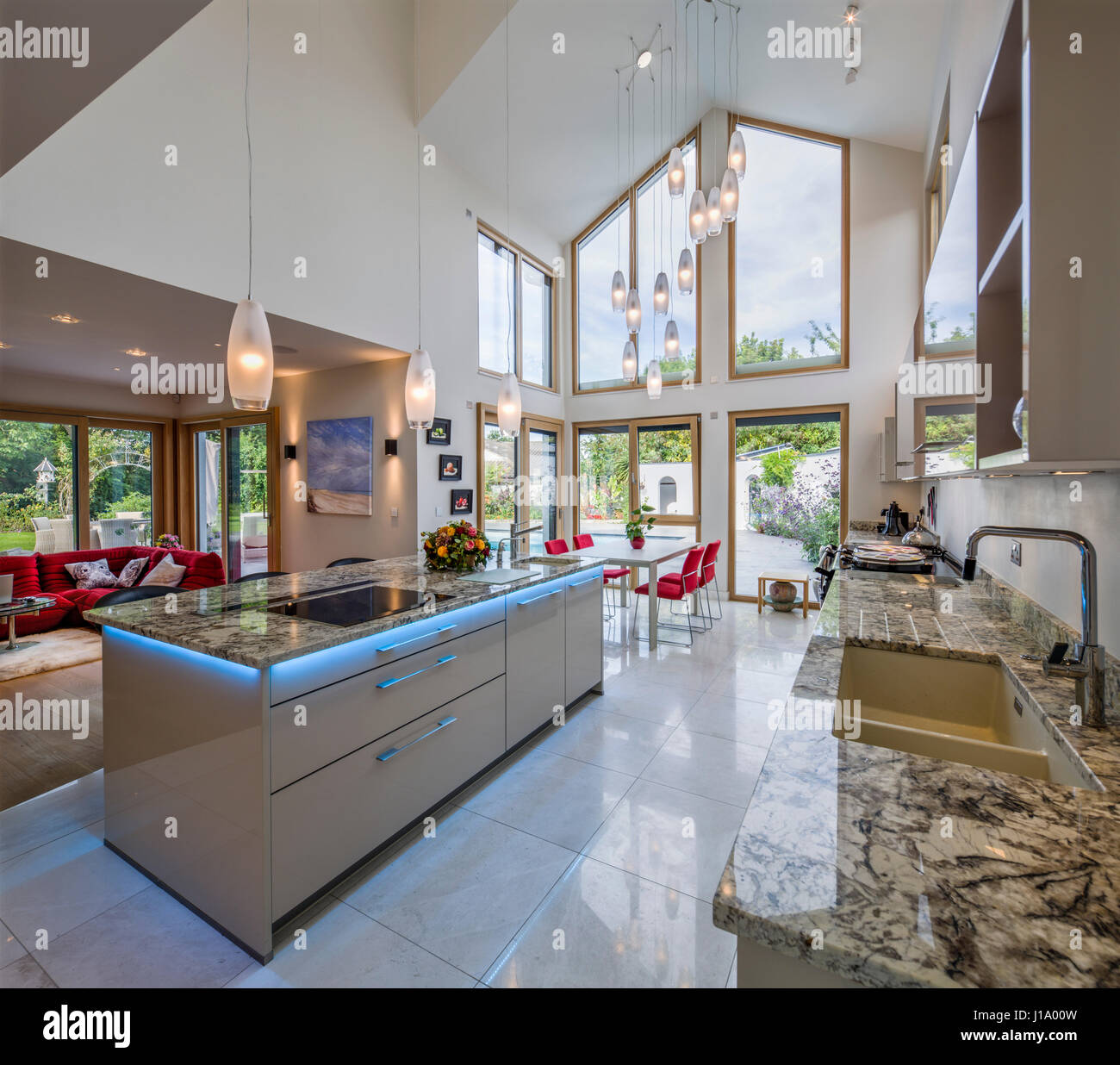 Modular house hi-res stock photography and images - Alamy