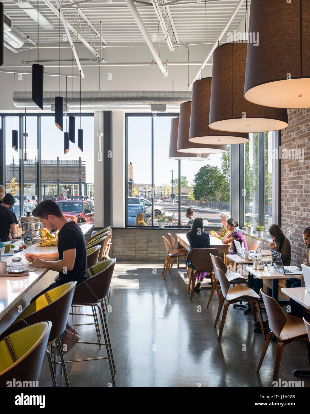 Retail center hi-res stock photography and images - Alamy