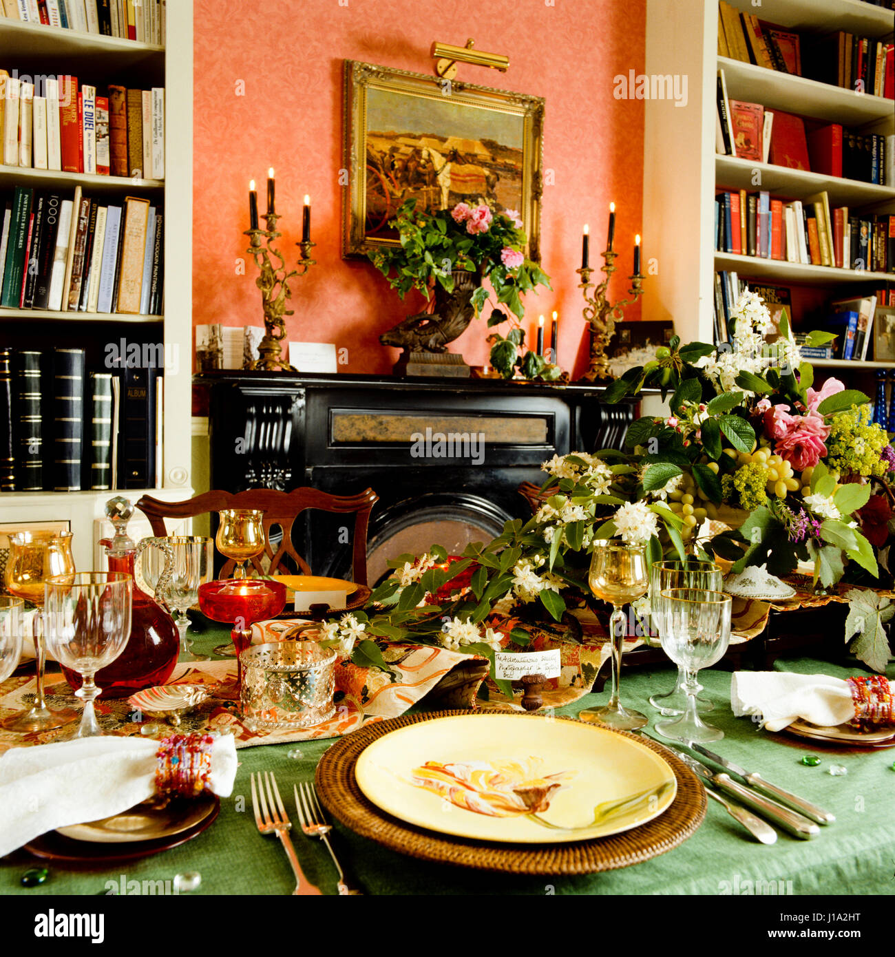 Matching tables hi-res stock photography and images - Alamy