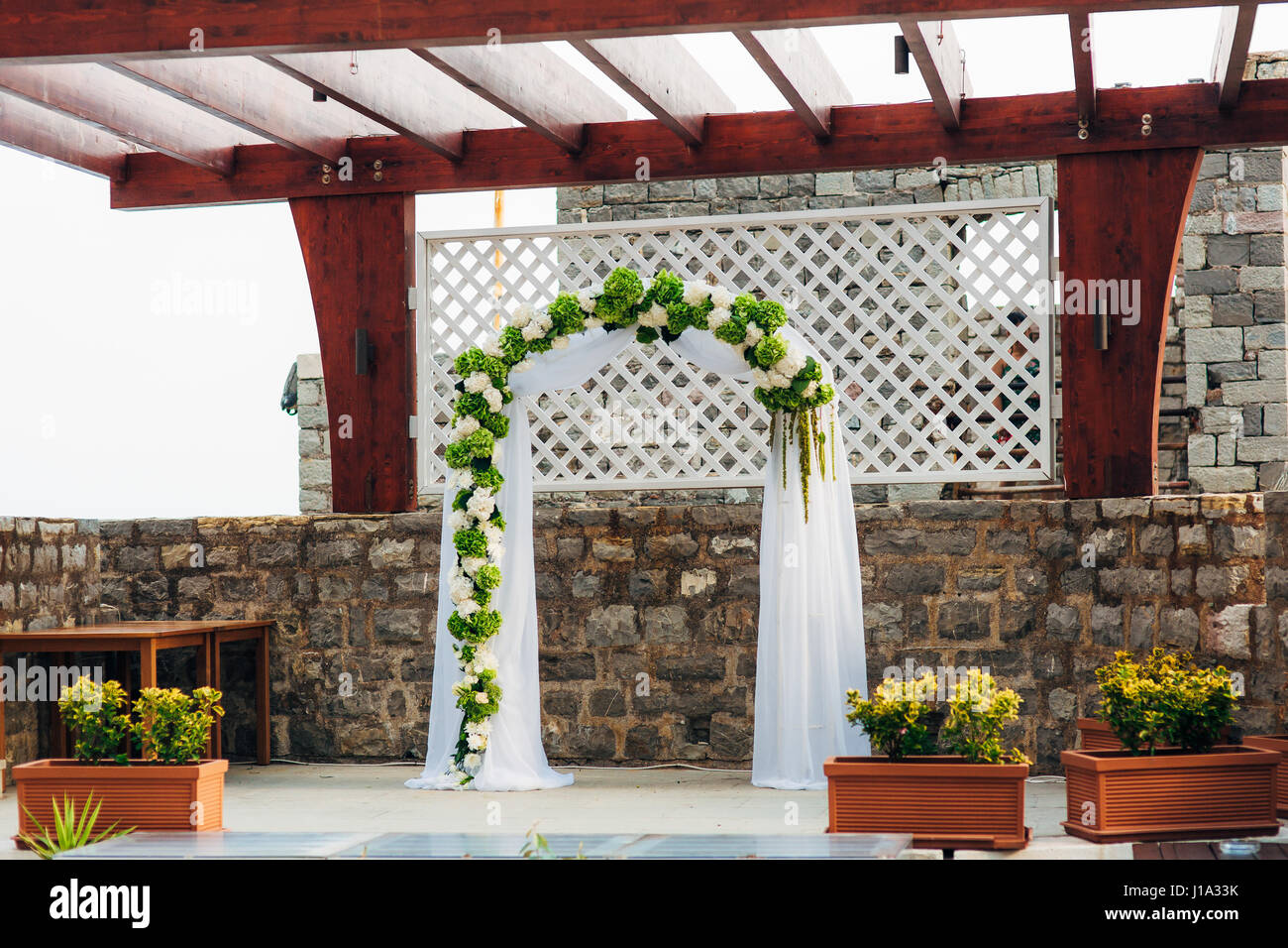 Beautiful wedding flower arrangement Stock Photo - Alamy