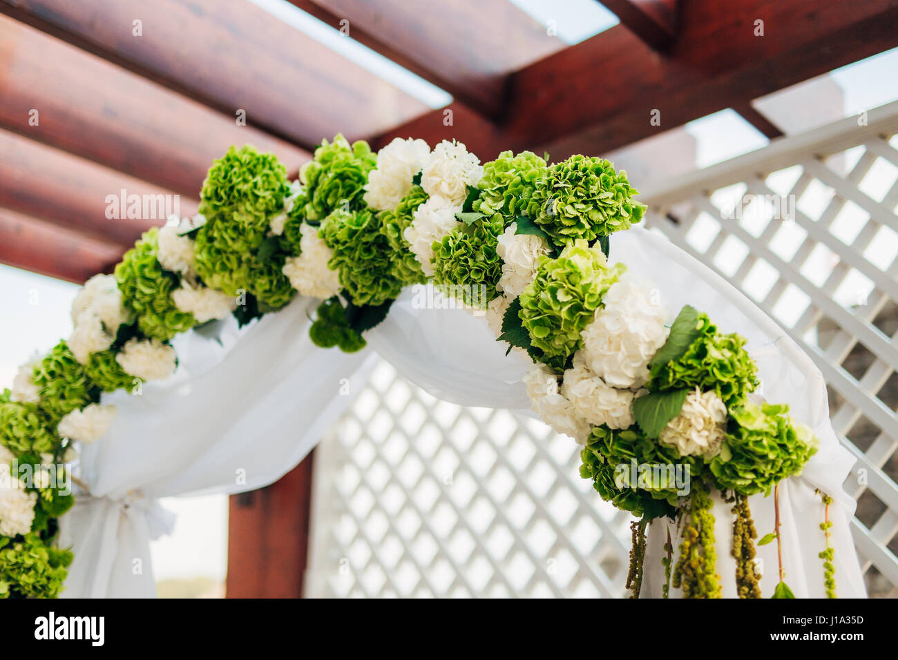 Beautiful wedding flower arrangement Stock Photo - Alamy