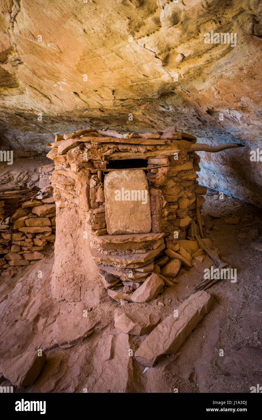 Indian ruins, Owl canyon. Taken during a two day backpacking trip down ...