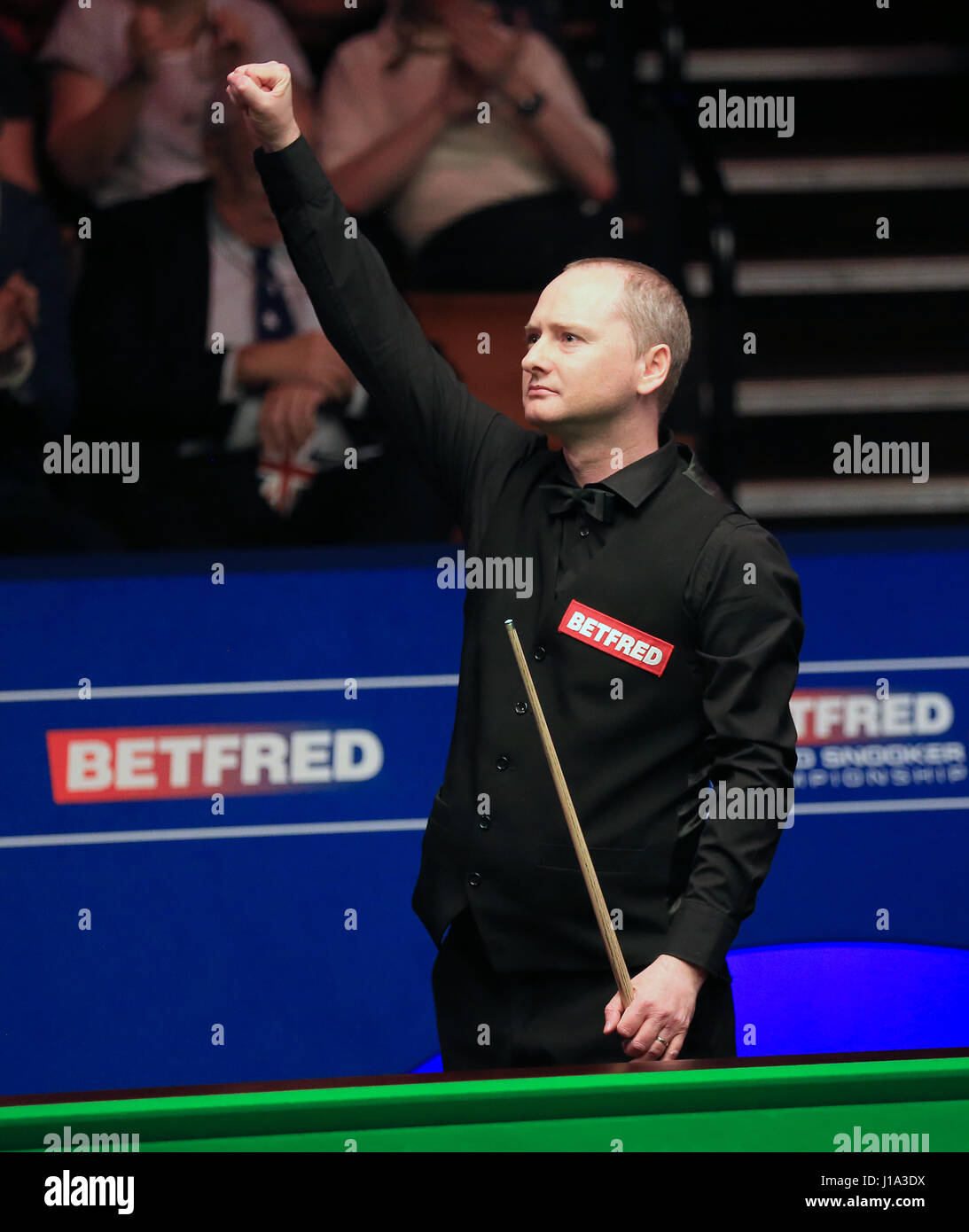 Graeme Dott celebrates after winning his match against Allister Carter ...
