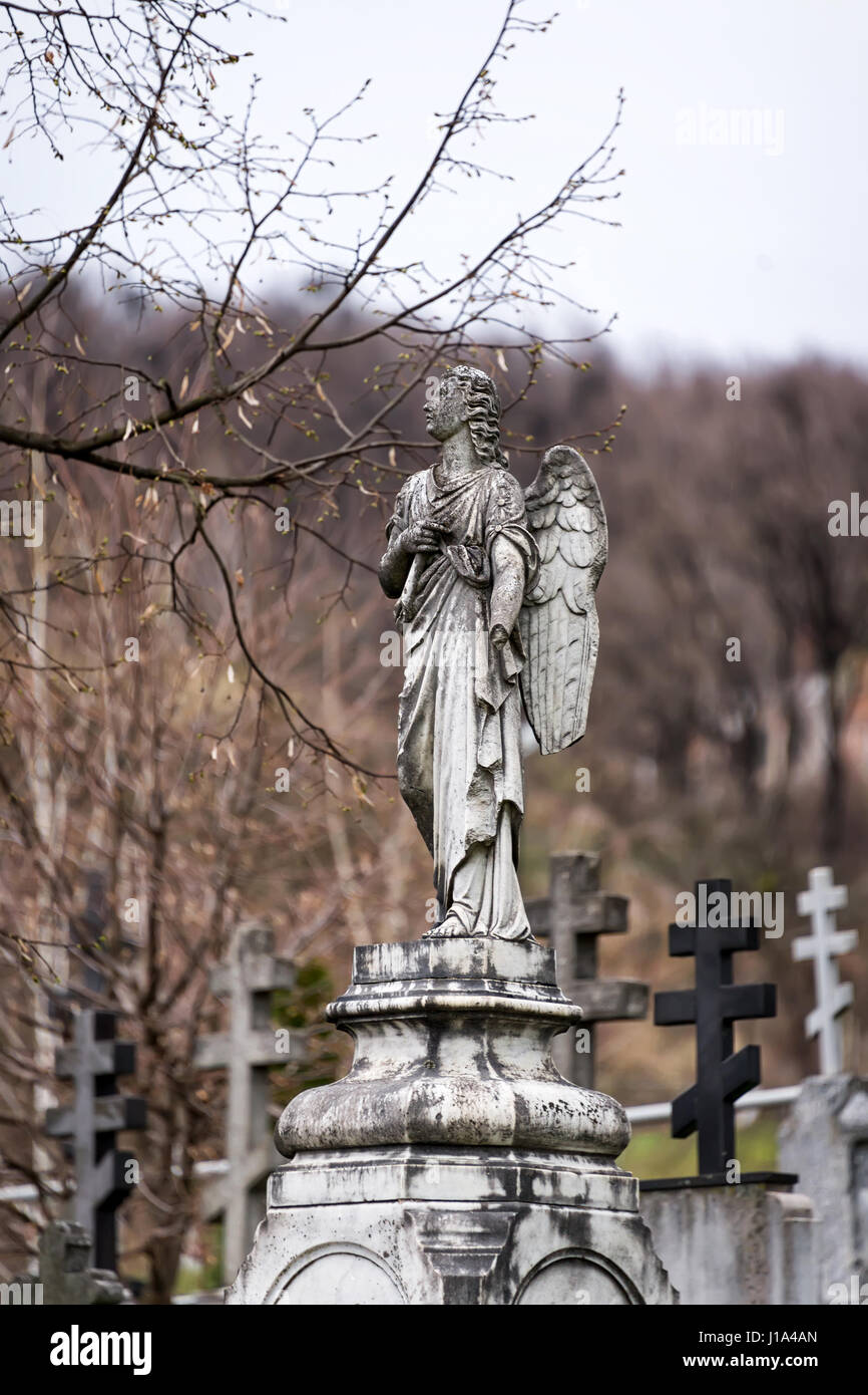 Broken Angel Statue High Resolution Stock Photography and Images - Alamy
