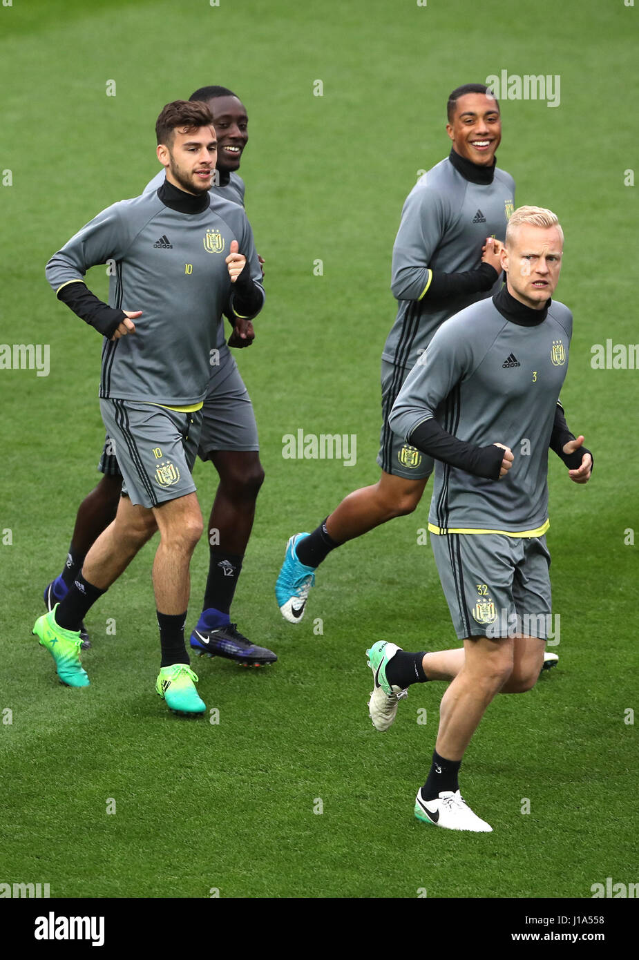 Anderlecht's Youri Tielemans (top right) with Anderlecht's Dennis ...