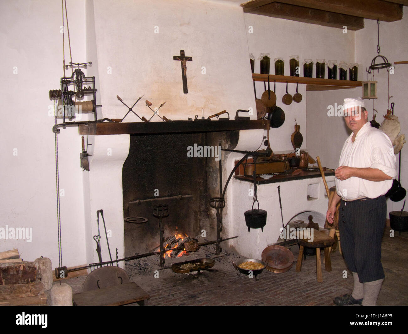 1700s kitchen hi-res stock photography and images - Alamy