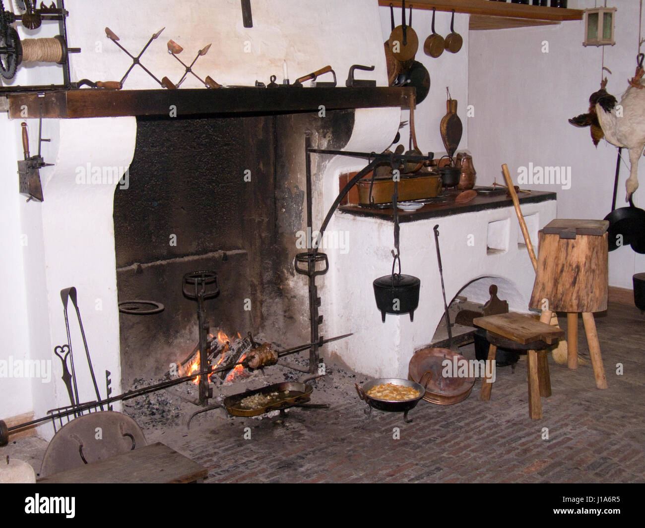 1700s kitchen hi-res stock photography and images - Alamy