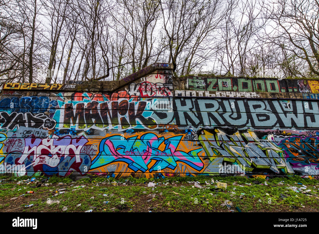 Graffiti pier philadelphia hi-res stock photography and images - Alamy