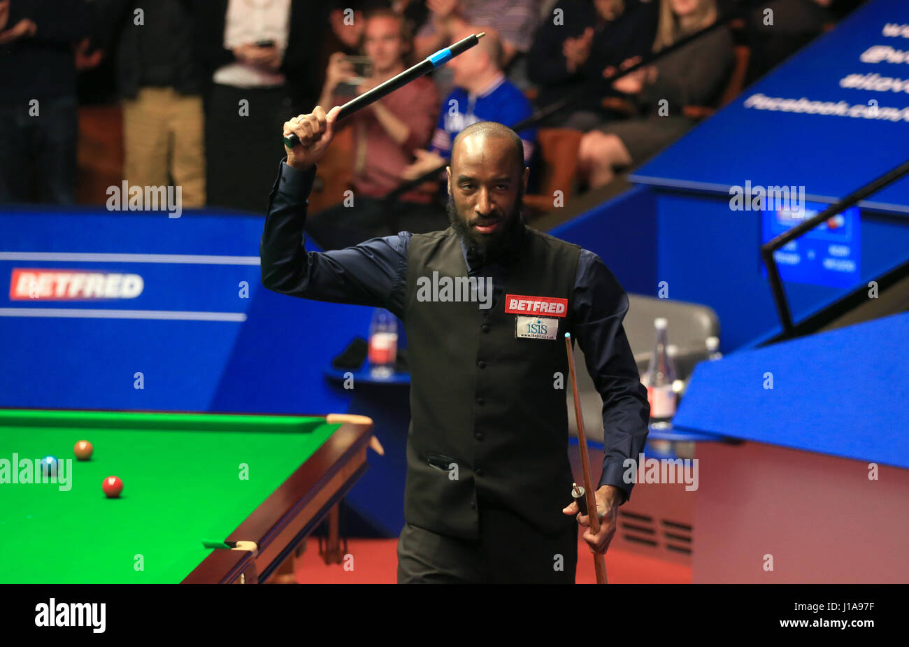 Rory McLeod celebrates after his victory over Judd Trump on day five of ...