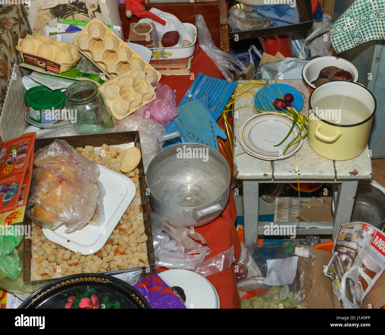 Mess on kitchen floor hi-res stock photography and images - Alamy