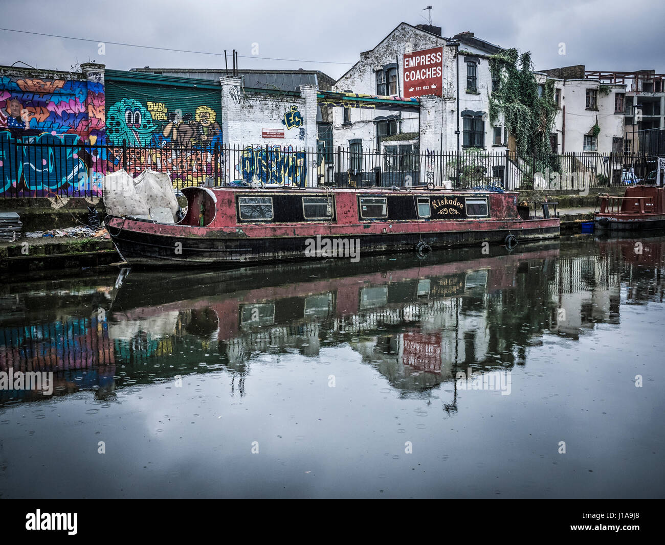 Canal Boat on Regent's Canal Towpath Stock Photo - Alamy