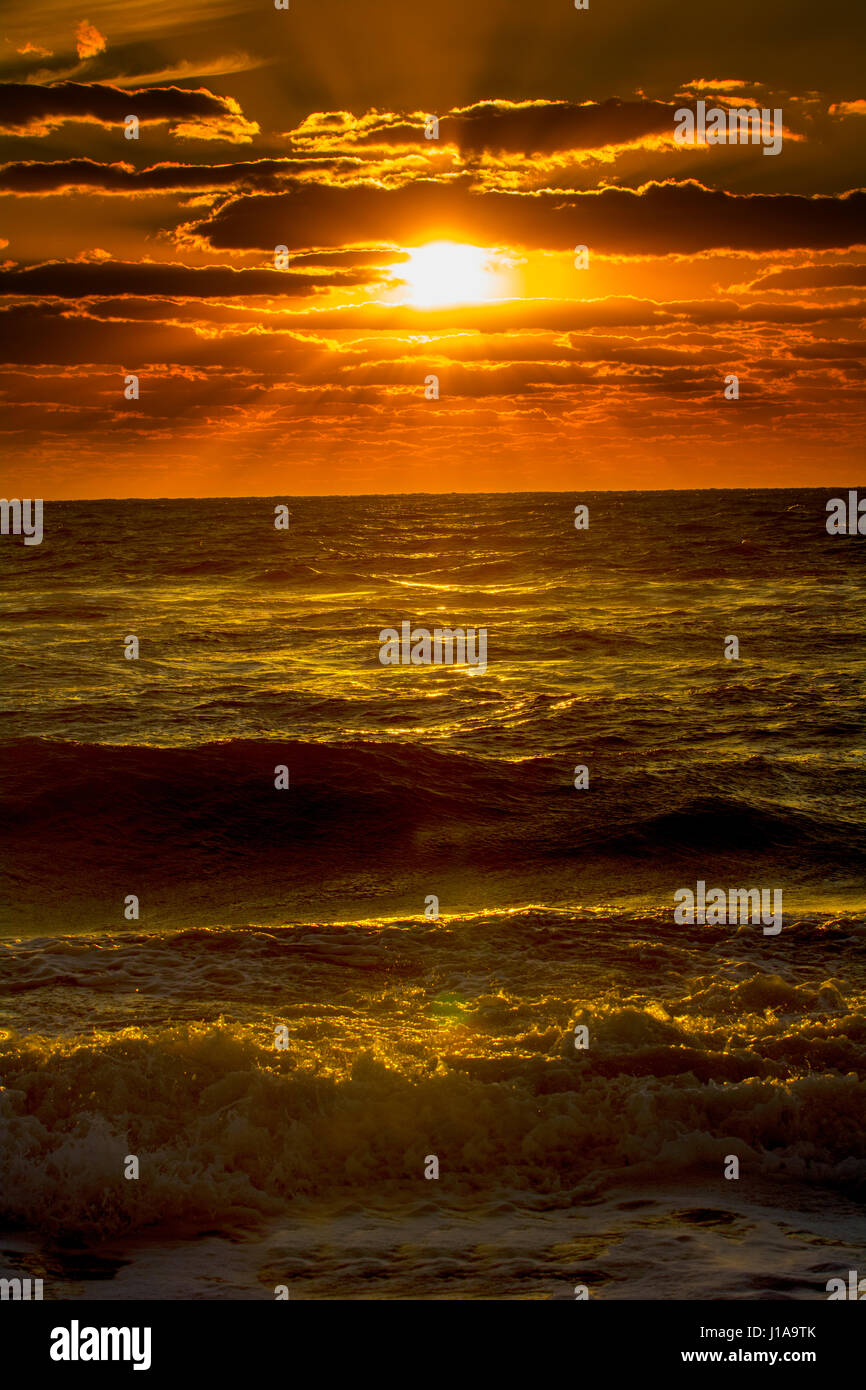Gulf of mexico sunset hi-res stock photography and images - Alamy